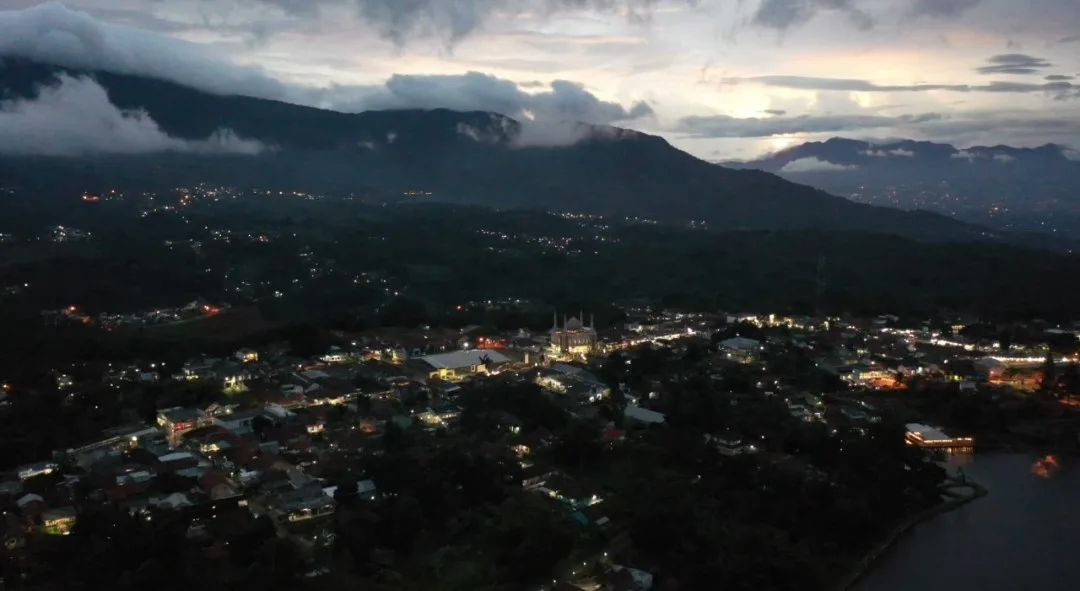 Keindahan Desa Panjalu di Senja Hari: Pesona Alam dan Budaya yang ...